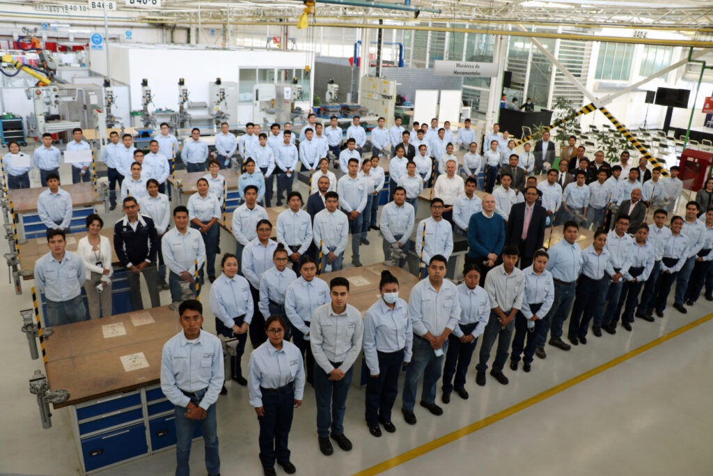 Volkswagen fomenta la educación dual - Alianza Automotriz