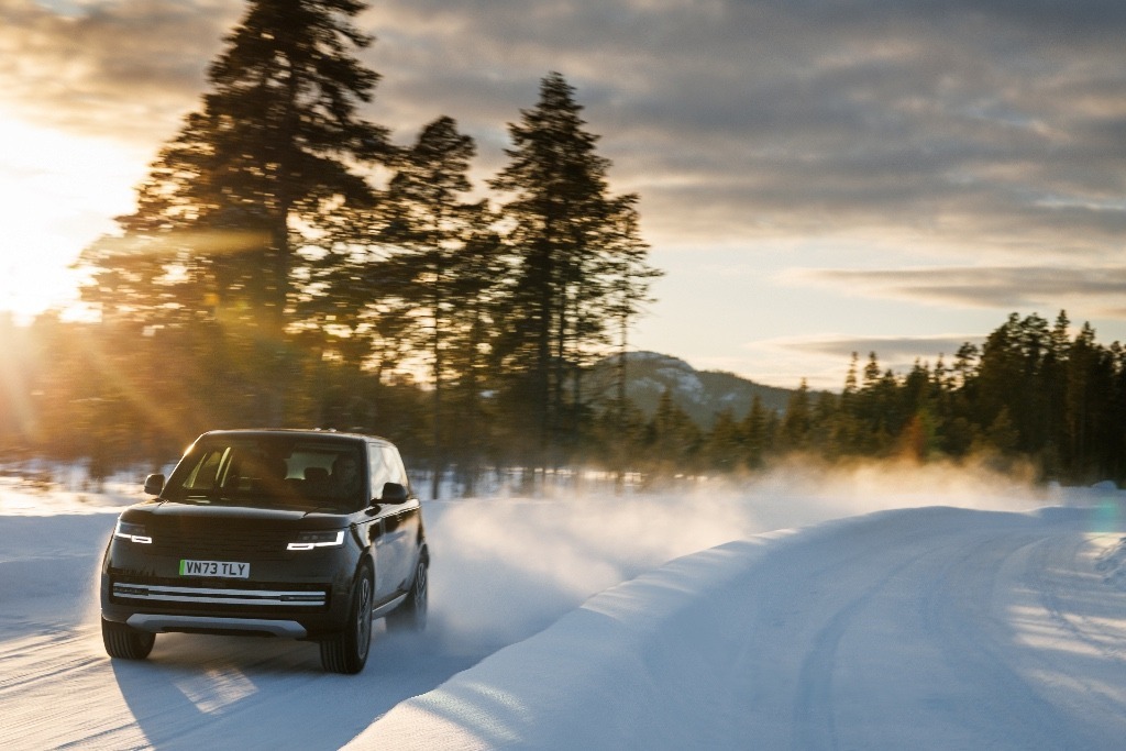 Range Rover BEV se somete a pruebas sobre el hielo - Alianza Automotriz