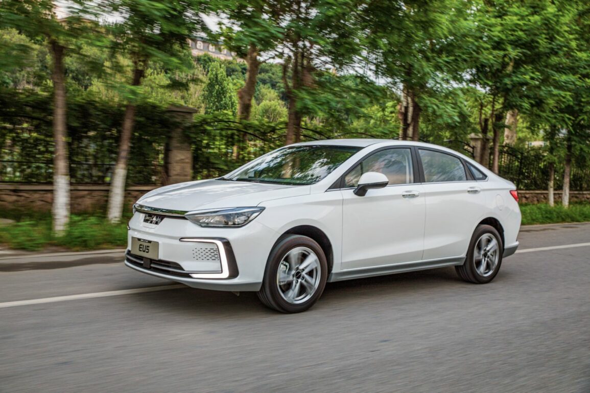 BAIC presenta dos poderosos sedanes: EU5 Plus y U5 - Alianza Automotriz